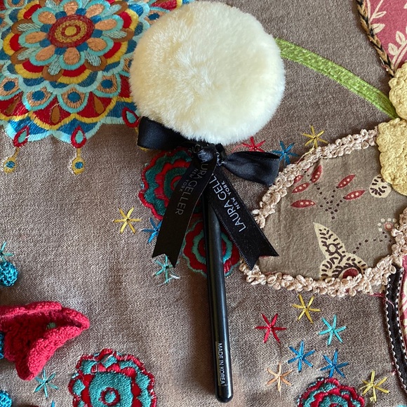 Laura Geller | Makeup | Laura Geller Logo Puff Brush | Poshmark